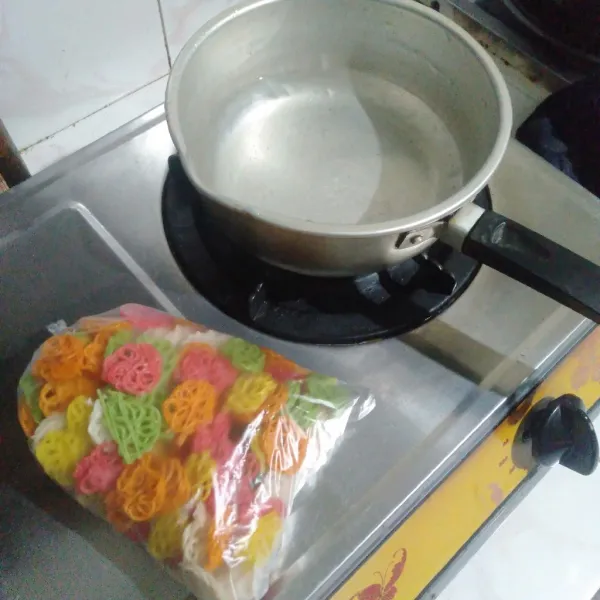 Resep Seblak Kerupuk Sosis Sederhana Rumahan di Yummy App