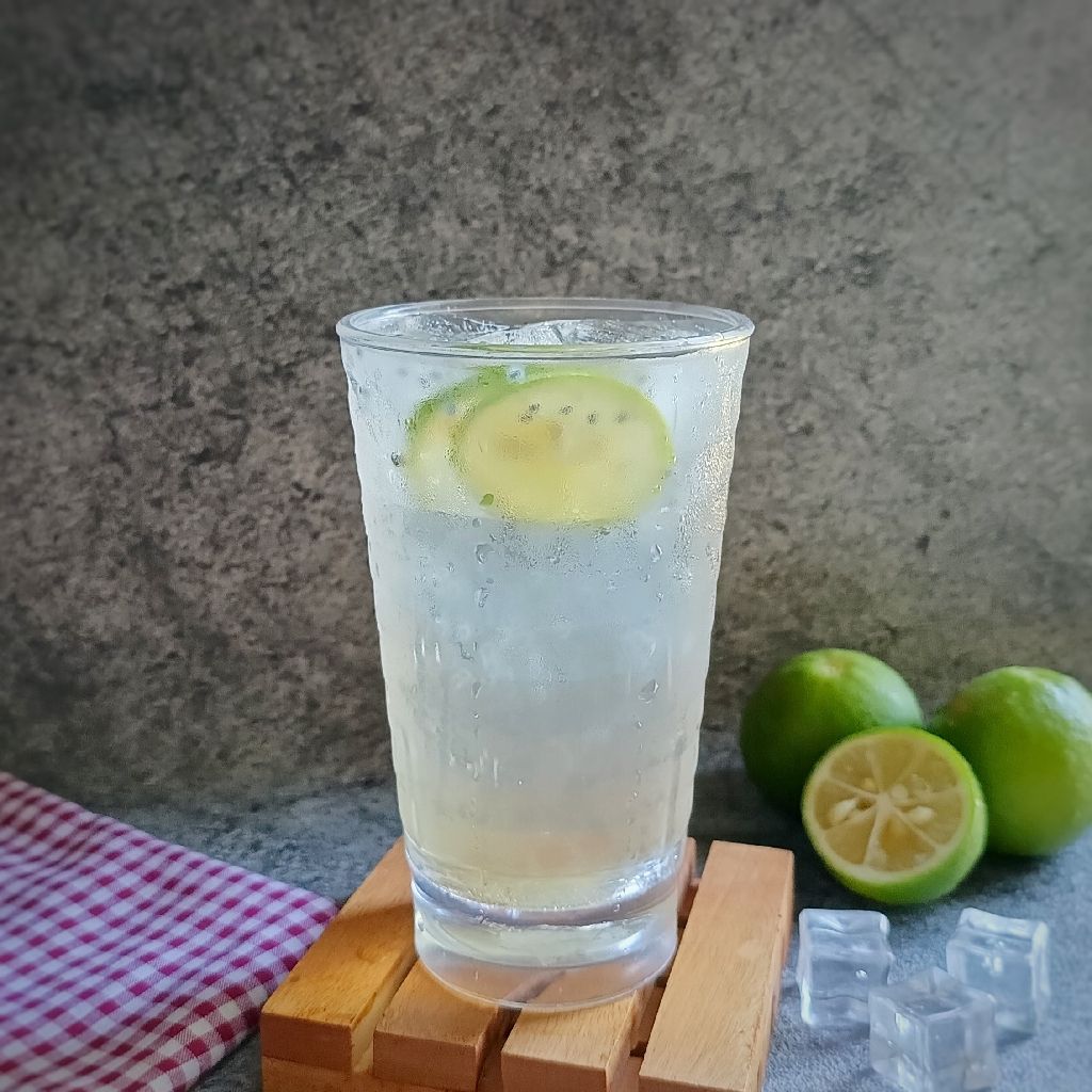 Resep Es Jeruk Nipis Selasih Sederhana Rumahan di Yummy App