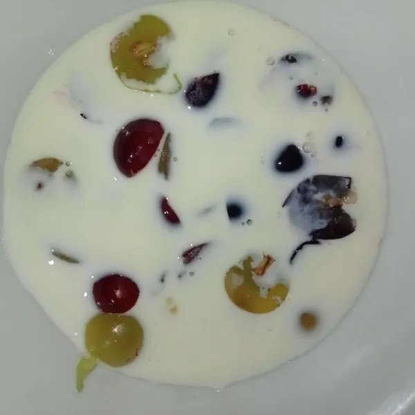 Resep Salad Susu Aneka Anggur Sederhana Rumahan di Yummy App