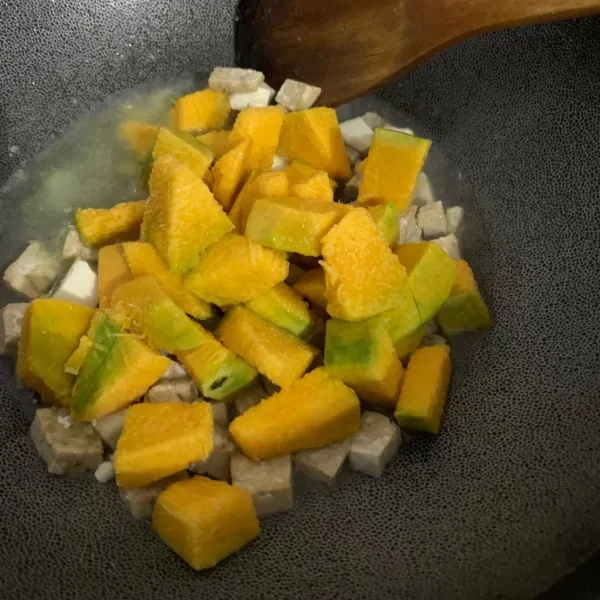 Resep Tumis Labu Kuning Tempe Tahu Sederhana Rumahan Di Yummy App