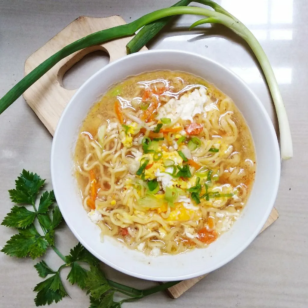 Resep Sop Mie Instan Sederhana Rumahan di Yummy App