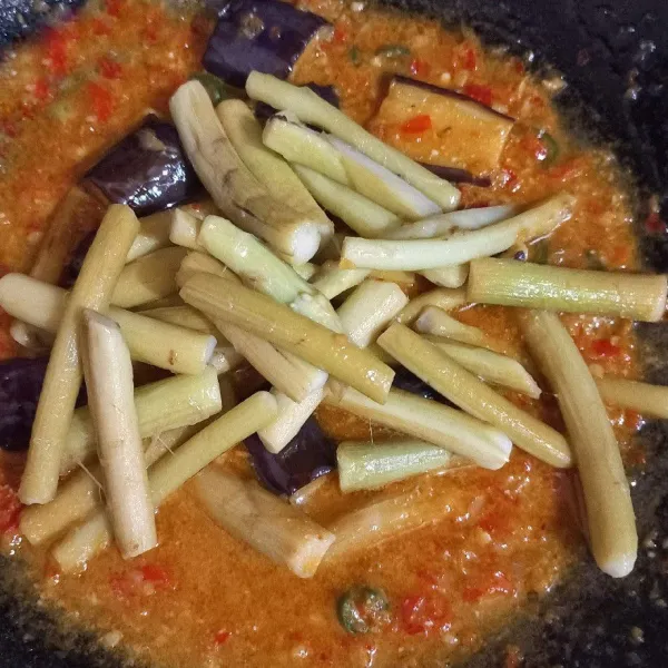 Resep Tumis Pedas Sulur Keladi And Terong Sederhana Rumahan Di Yummy App