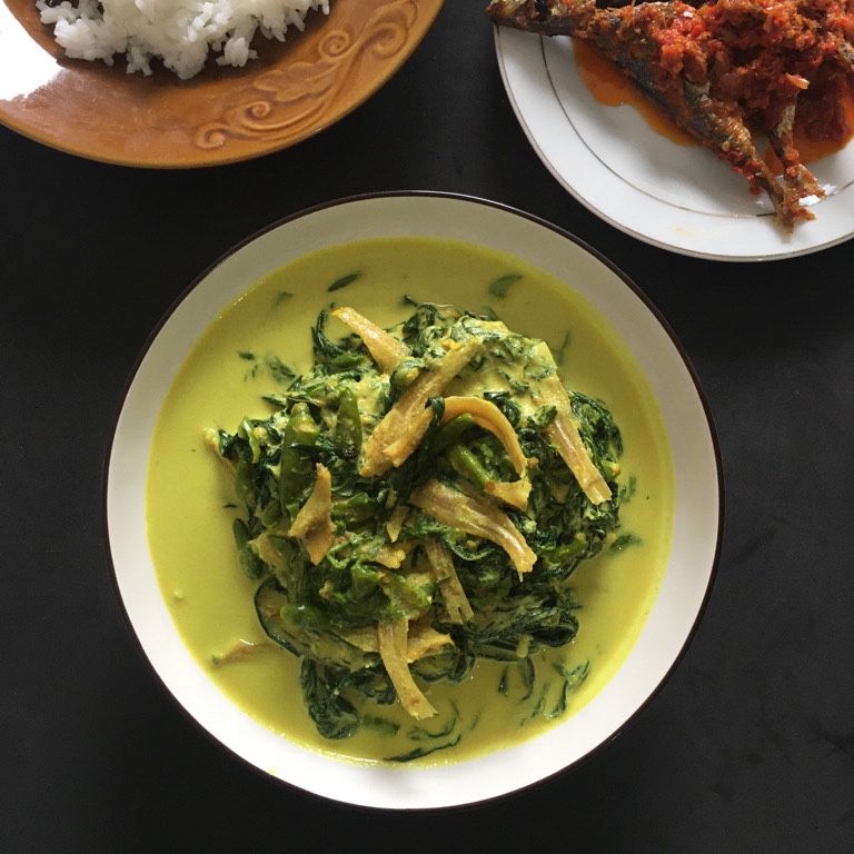 Resep Gulai Daun Singkong Teri Cabe Rawit Sederhana Rumahan Di Yummy App