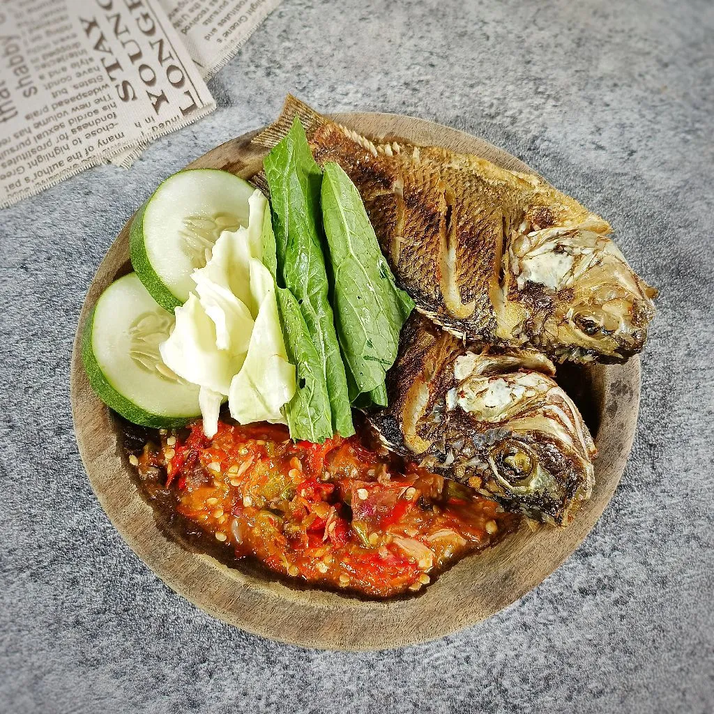 Resep Lalapan Ikan Nila Goreng Sederhana Rumahan di Yummy App
