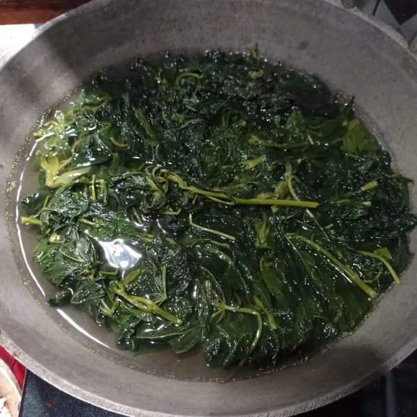 Resep Sayur Daun Singkong Rimbang Sederhana Rumahan di Yummy App Resep Sayur Daun Singkong Rimbang Sederhana Rumahan di Yummy App