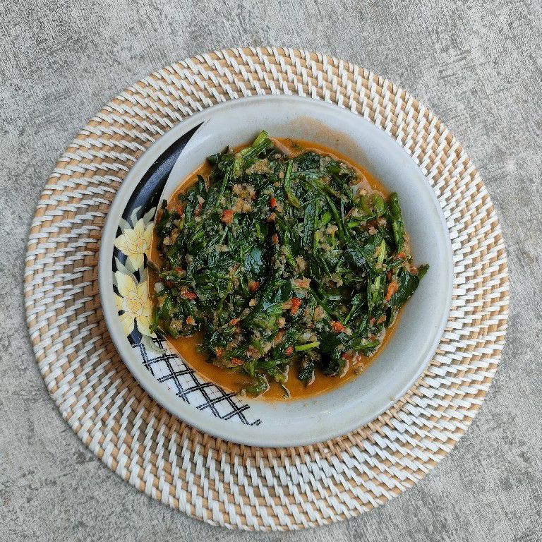 Resep Tumis Pedas Daun Eceng Sederhana Rumahan di Yummy App