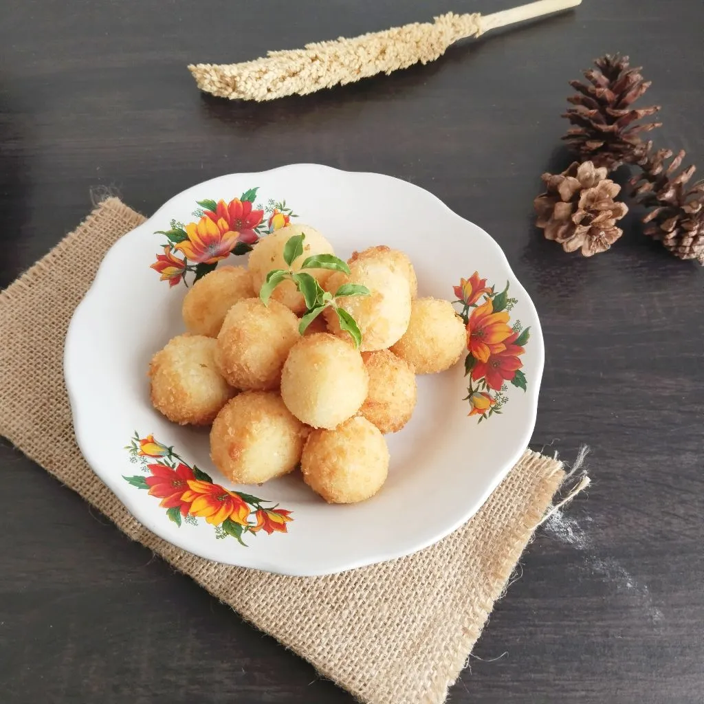 Resep Bola-bola Kentang Keju Sederhana Rumahan di Yummy App Resep Bola-bola Kentang Keju Sederhana Rumahan di Yummy App