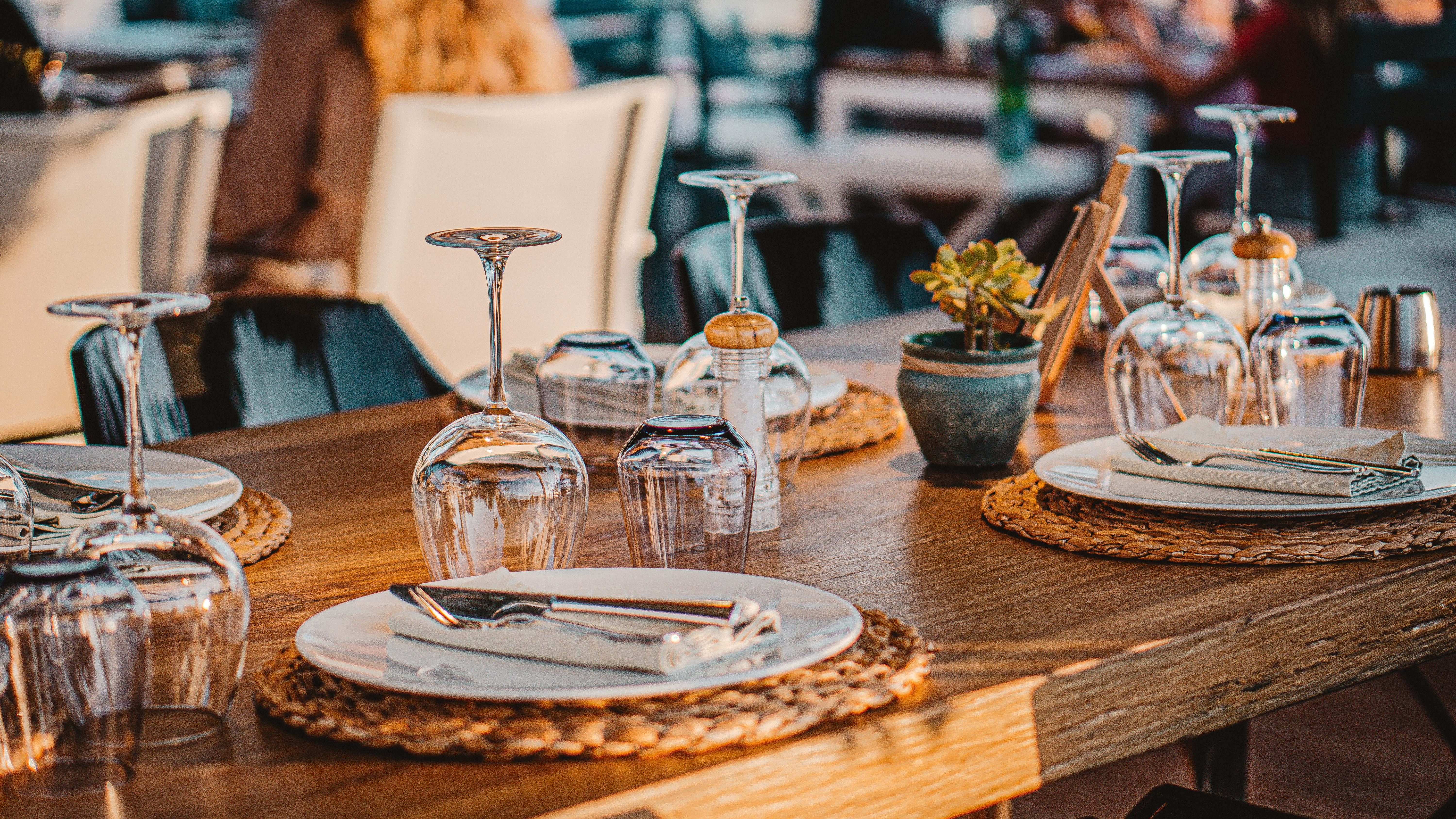 5 Restoran Surabaya Terbaik dan Paling Nyaman, Family Friend