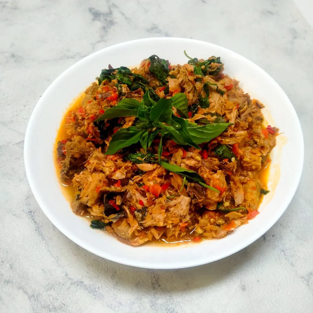 Resep Ikan Tongkol Pedas Suwir Kemangi Sederhana Rumahan Di Yummy App