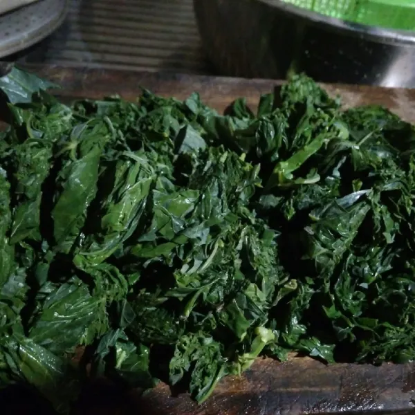 Resep Daun Singkong Masak Cengkongkak Sederhana Rumahan di Yummy App Resep Daun Singkong Masak Cengkongkak Sederhana Rumahan di Yummy App