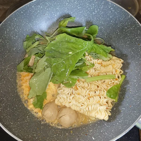 Resep Mie Bayam Kuah Pedas Sederhana Rumahan Di Yummy App