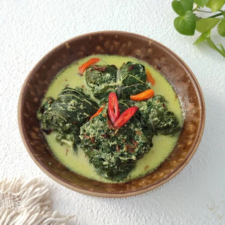 Resep Buntil Klotok Daun Singkong Sederhana Rumahan di Yummy App
