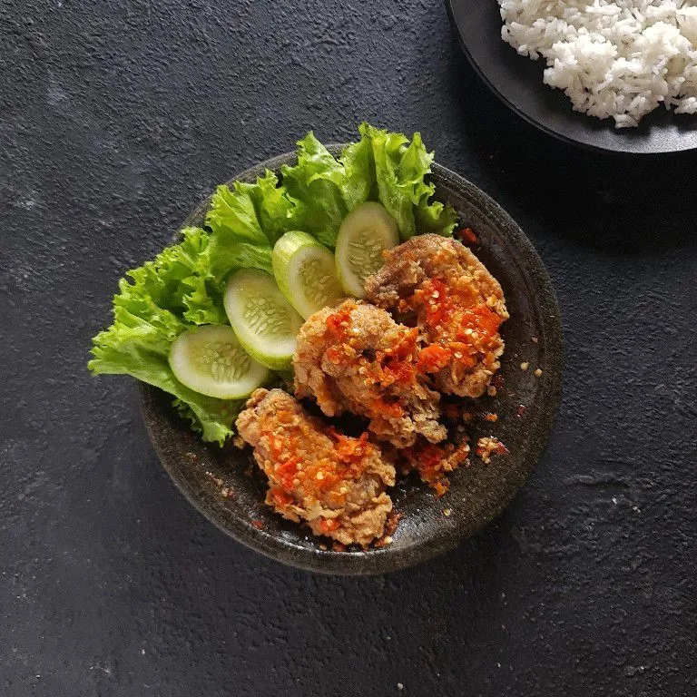 Resep Ayam Geprek Sambal Korek Sederhana Rumahan di Yummy App Resep Ayam Geprek Sambal Korek Sederhana Rumahan di Yummy App