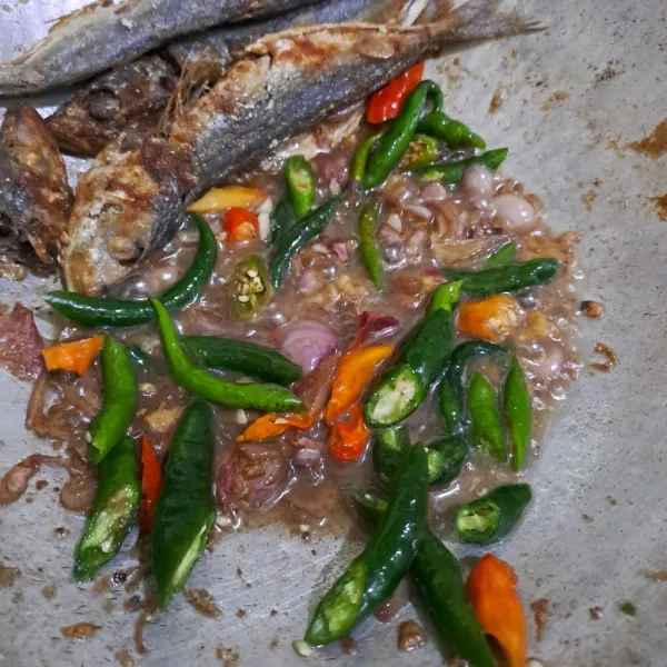 Resep Ikan Japuh Cabe Ijo Sederhana Rumahan di Yummy App