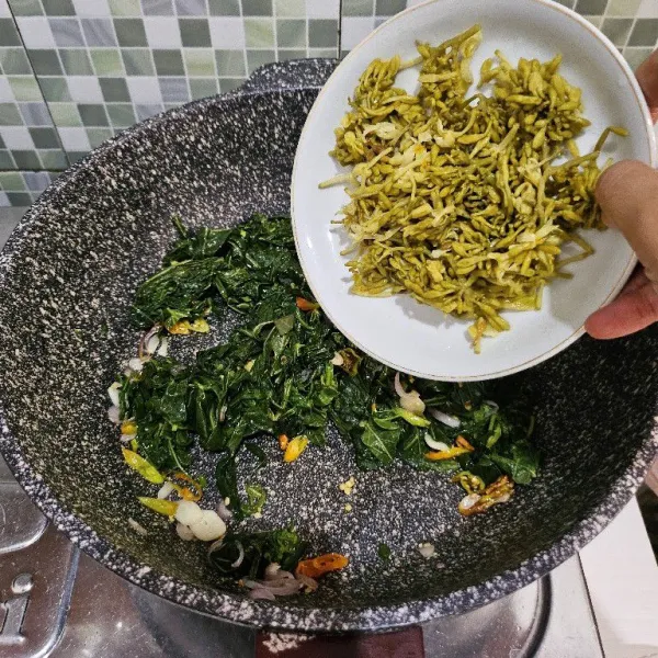 Resep Tumis Daun Singkong Bunga Pepaya Sederhana Rumahan di Yummy App