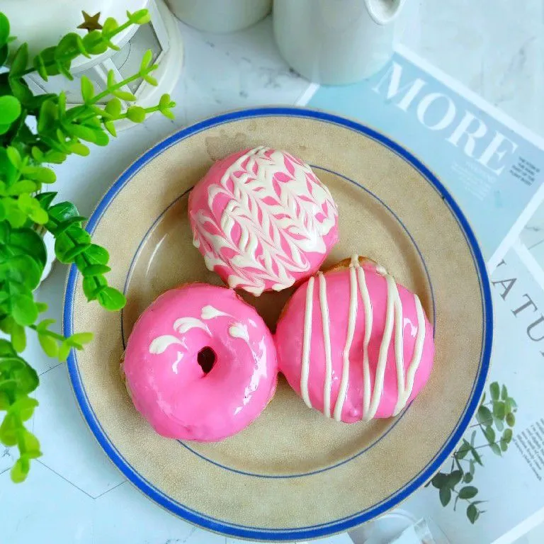 Resep Donat Glaze Strawberry Sederhana Rumahan di Yummy App