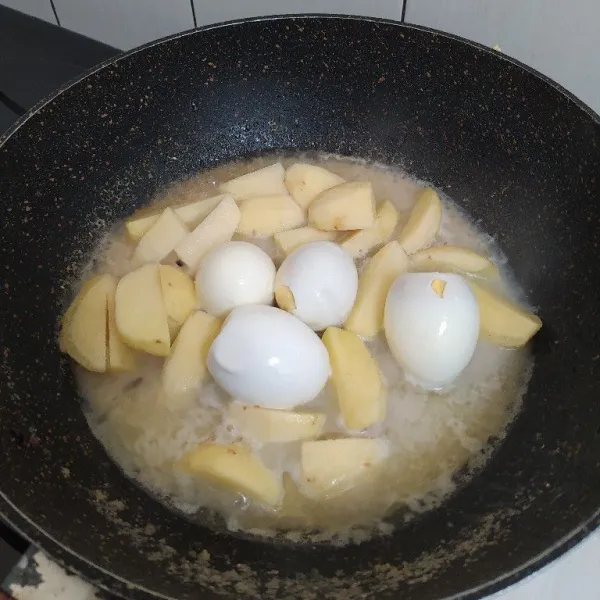 Resep Semur kentang Dan Telur Sederhana Rumahan di Yummy App