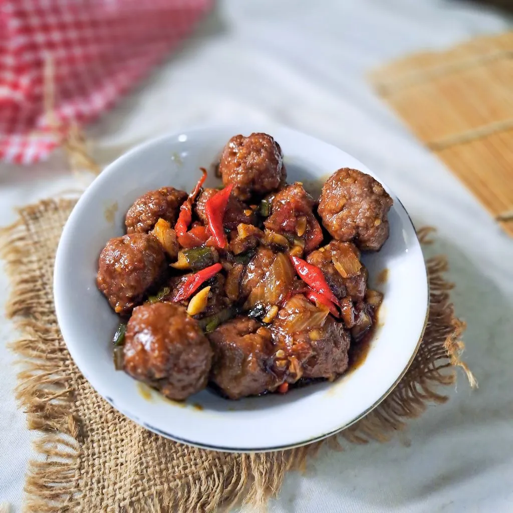 Resep Meatball With Brown Sauce Sederhana Rumahan di Yummy App