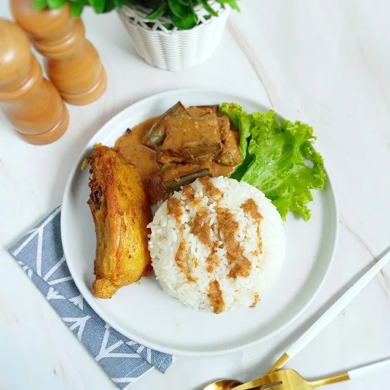 Resep Ayam Goreng Nasi Pecel Terong Sederhana Rumahan di Yummy App
