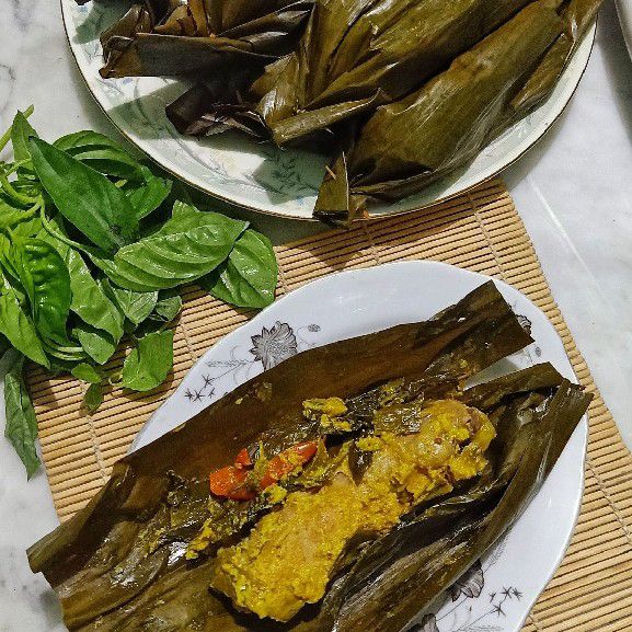 Resep Pais Pentul Hayam Kunyit Surawung Sederhana Rumahan di Yummy App