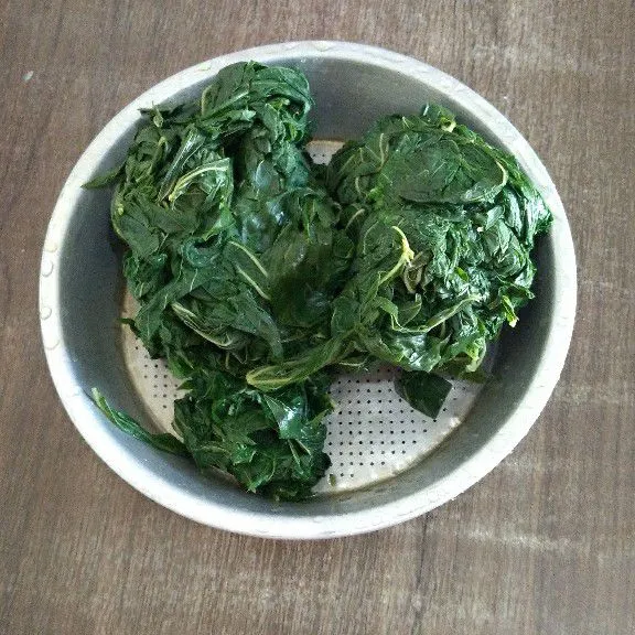 Resep Daun Singkong Masak Kuah Kuning Sederhana Rumahan di Yummy App Resep Daun Singkong Masak Kuah Kuning Sederhana Rumahan di Yummy App