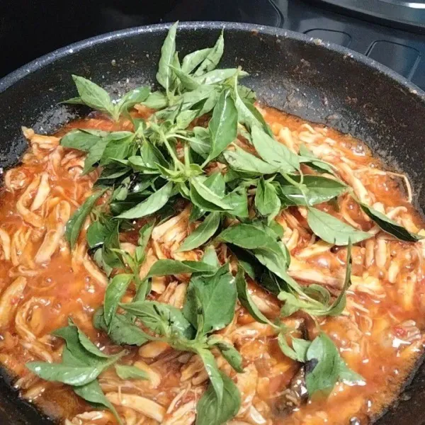 Resep Nasi Cokot Isi Ayam Suwir Pedas Sederhana Rumahan di Yummy App