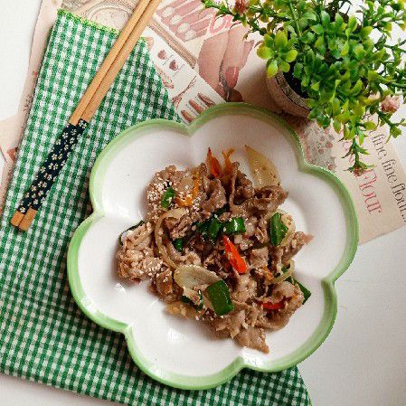 Resep Beef Slice Daun Jeruk Pedas Sederhana Rumahan di Yummy App