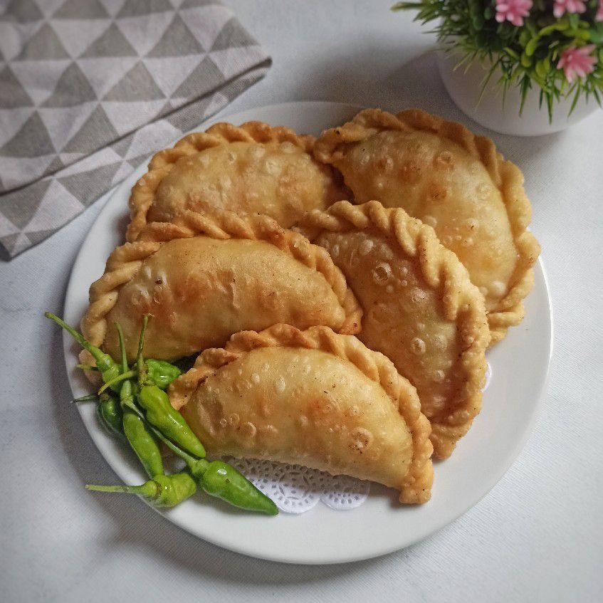 Resep Pastel Isi Ragout Sederhana Rumahan di Yummy App