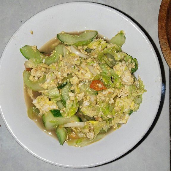 Resep Tumis timun, telur, kubis sederhana Sederhana Rumahan di Yummy App