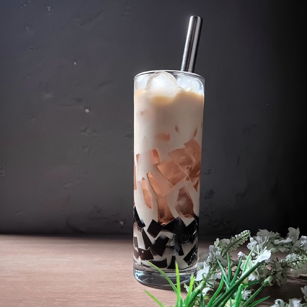 Resep Milk Tea With Grass Jelly Sederhana Rumahan di Yummy App